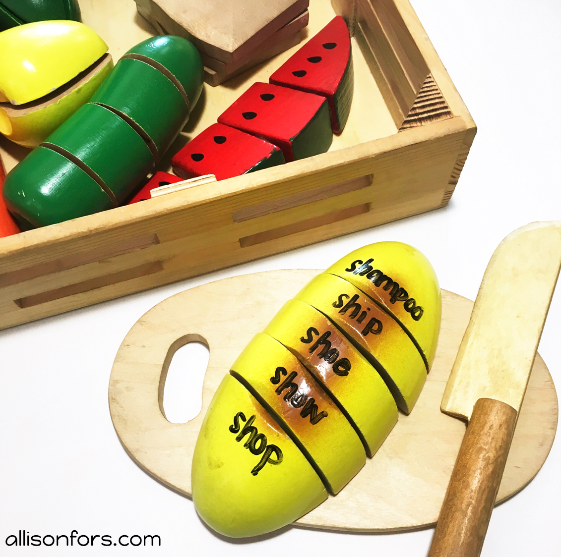 Why You Should Be Using a Play Kitchen in Speech Therapy